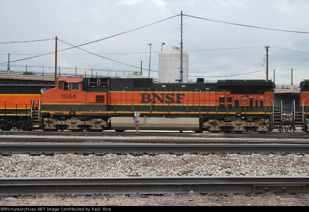 BNSF 1064